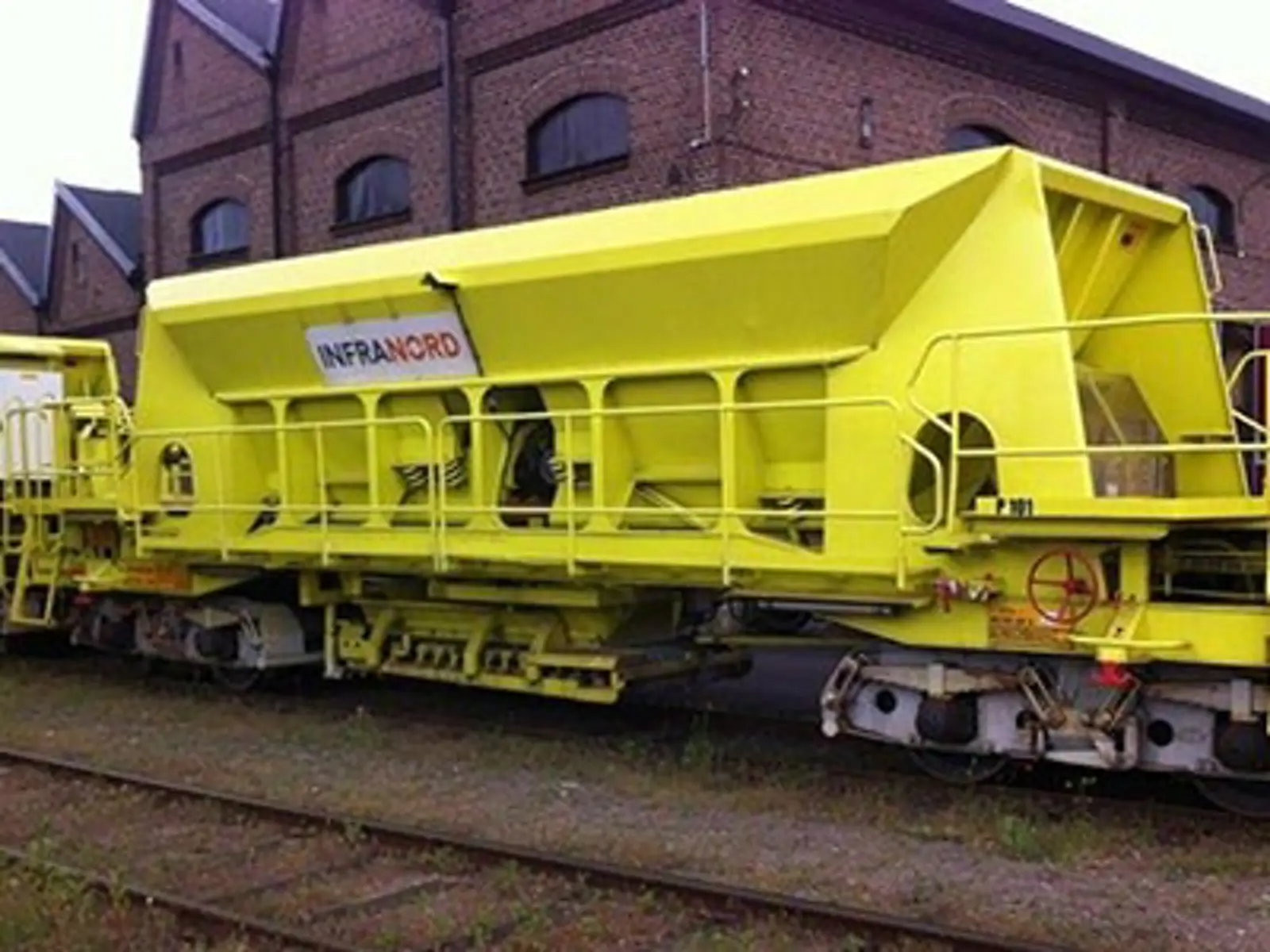 Infranord maskin - QBX-tåg